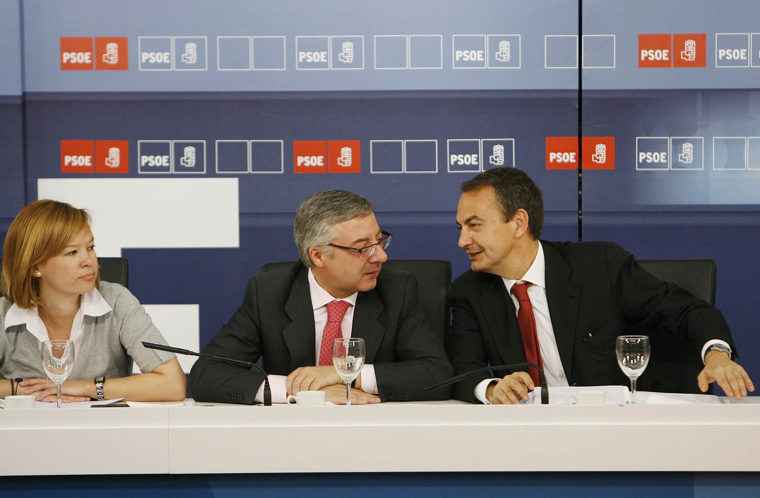 Leire Pajín: "Lo prioritario es frenar la caída del empleo y trabajar ...