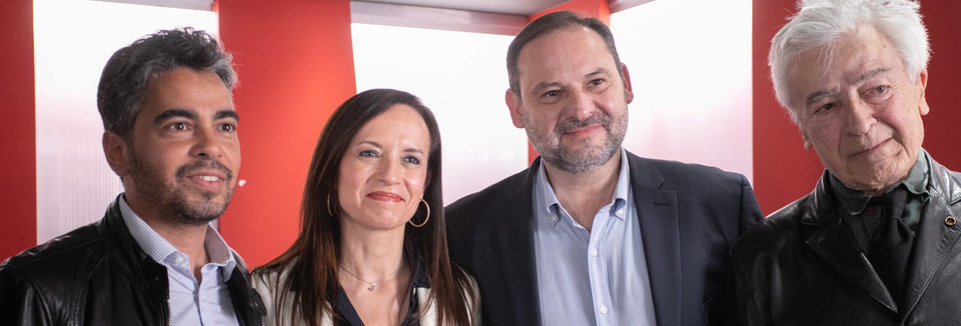 ¿Y si el logo del PSOE no hubiera sido el puño y la rosa?