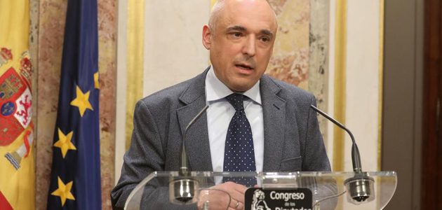 Simancas: Defender la Constitución equivale a facilitar el gobierno